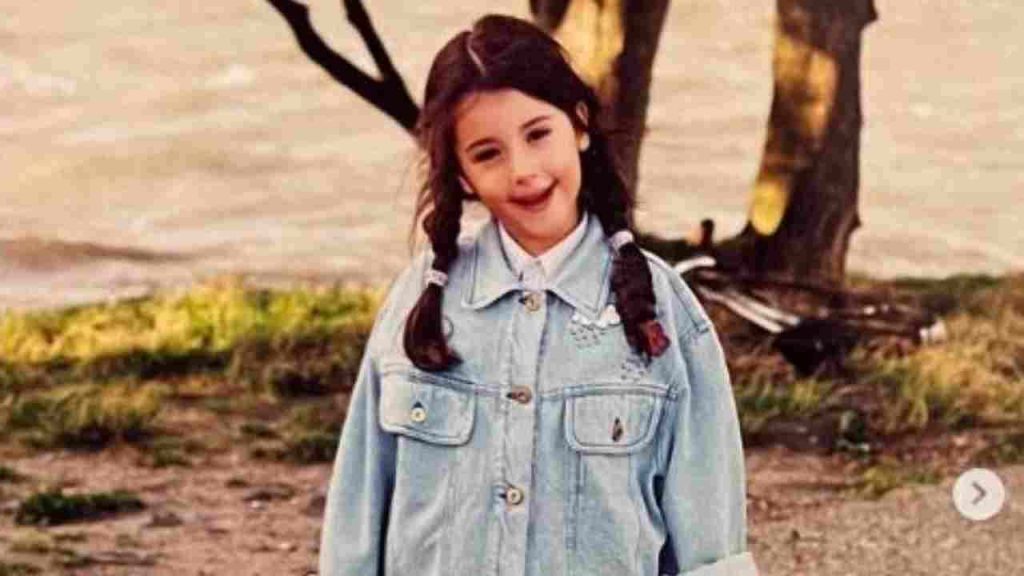 Riconoscete questa bimba? Lo sguardo è rimasto lo stesso ed oggi è una ... Riconoscete questa bimba? Lo sguardo è rimasto lo stesso ed oggi è una ...