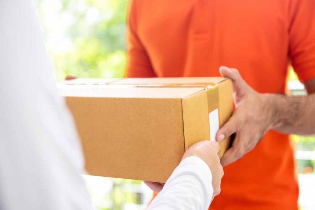 Amazon, la nuova truffa del corriere finto: come funziona e come ...